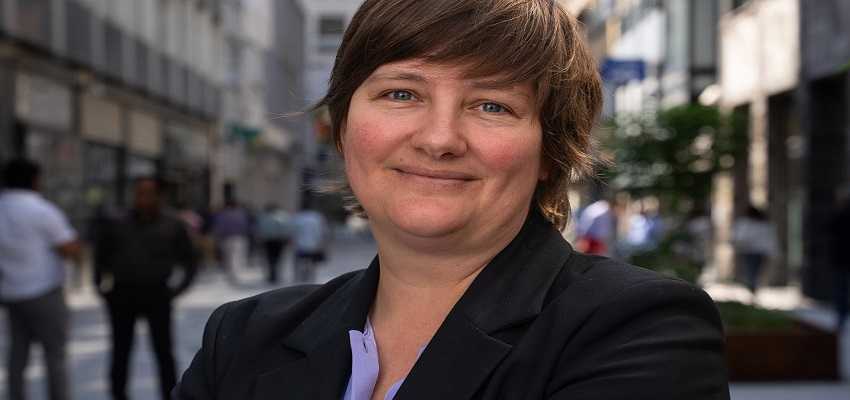 એરી એપસ્ટેઈનના અચાનક રાજીનામાં બાદ તેમણે એપ્રિલ મહિનાથી AWDC ના ...