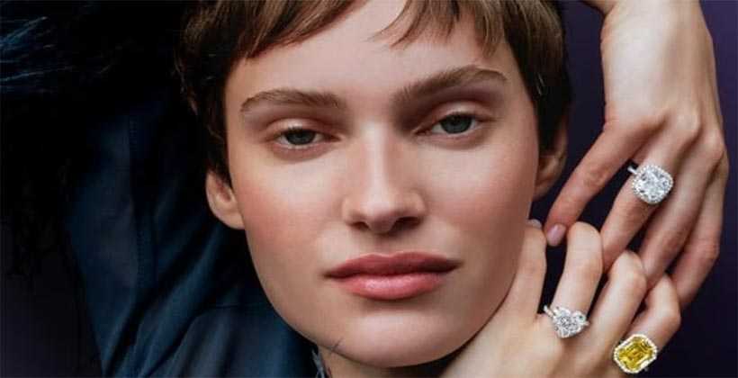 સાક્સ ફિફ્થ એવન્યુ હાઇ જ્વેલરી કલેક્શન હાલમાં તેના ફ્લેગશિપ ન્યૂયોર્ક ...