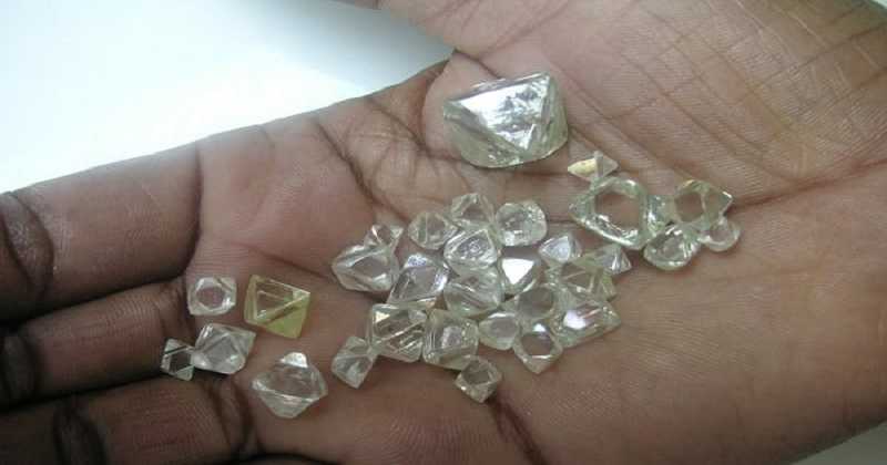 ડાયમકોરે રફ હીરાનું વેચાણ ઘટાડી નાણાકીય વ્યવસ્થાપન પર ધ્યાન કેન્દ્રિત ...