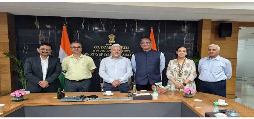 દિલ્હી ખાતે આયોજિત બેઠક દરમિયાન જીજેઈપીસીના અધિકારીઓ દ્વારા શ્રી સુનિલ ...