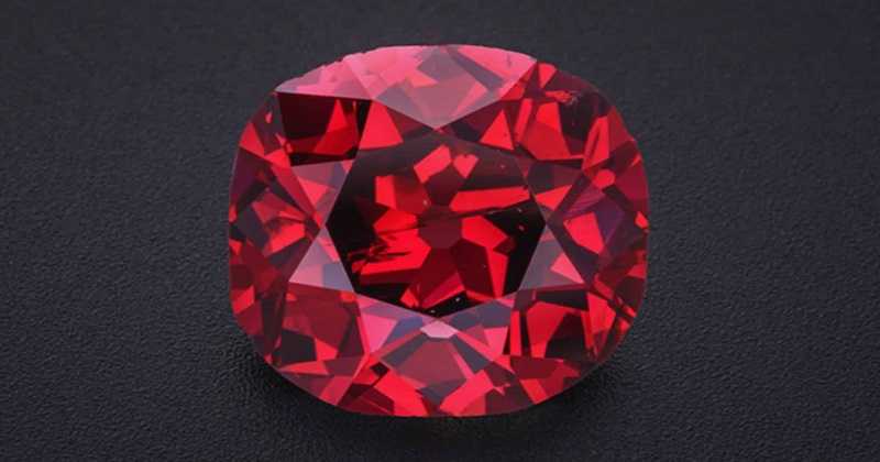 The-rarest-Winston-Red-Diamond,-found-only-once-in-25-million-diamonds ...